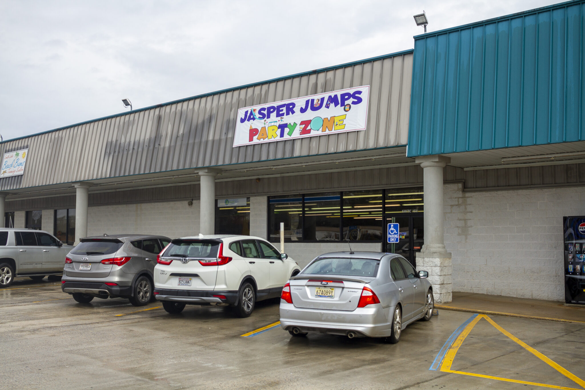 Jasper Jumps Party Zone Now Open on Curry Highway - The Walker Leader